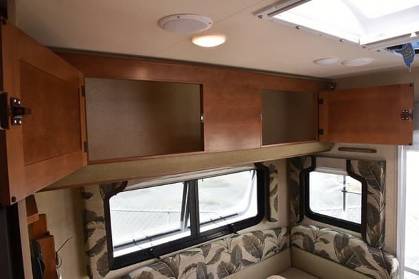 Lance 850 Review - Long Bed, Wet Bath Camper